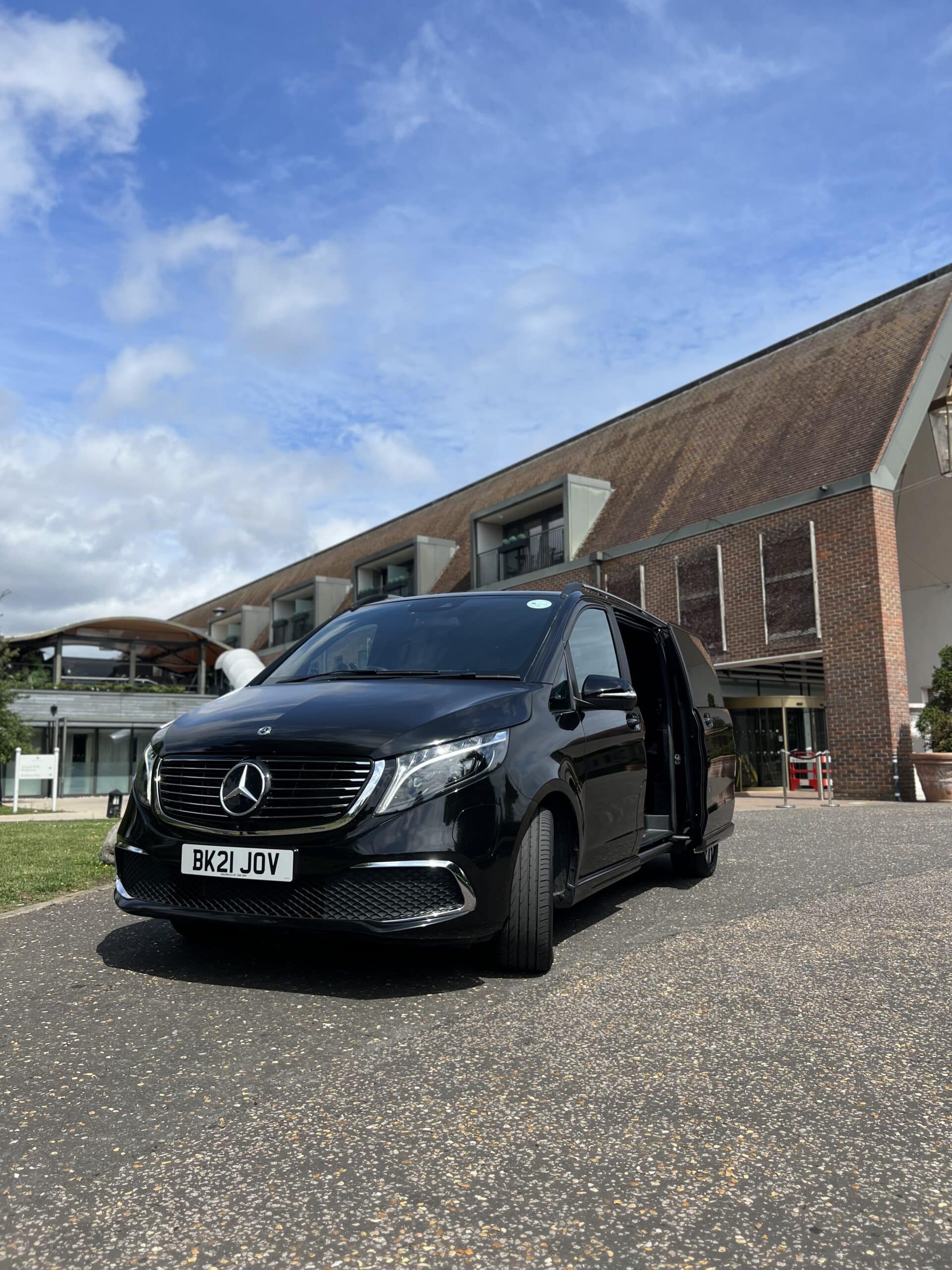 Experience London's Chauffeuring service in Electric Cars - Privev